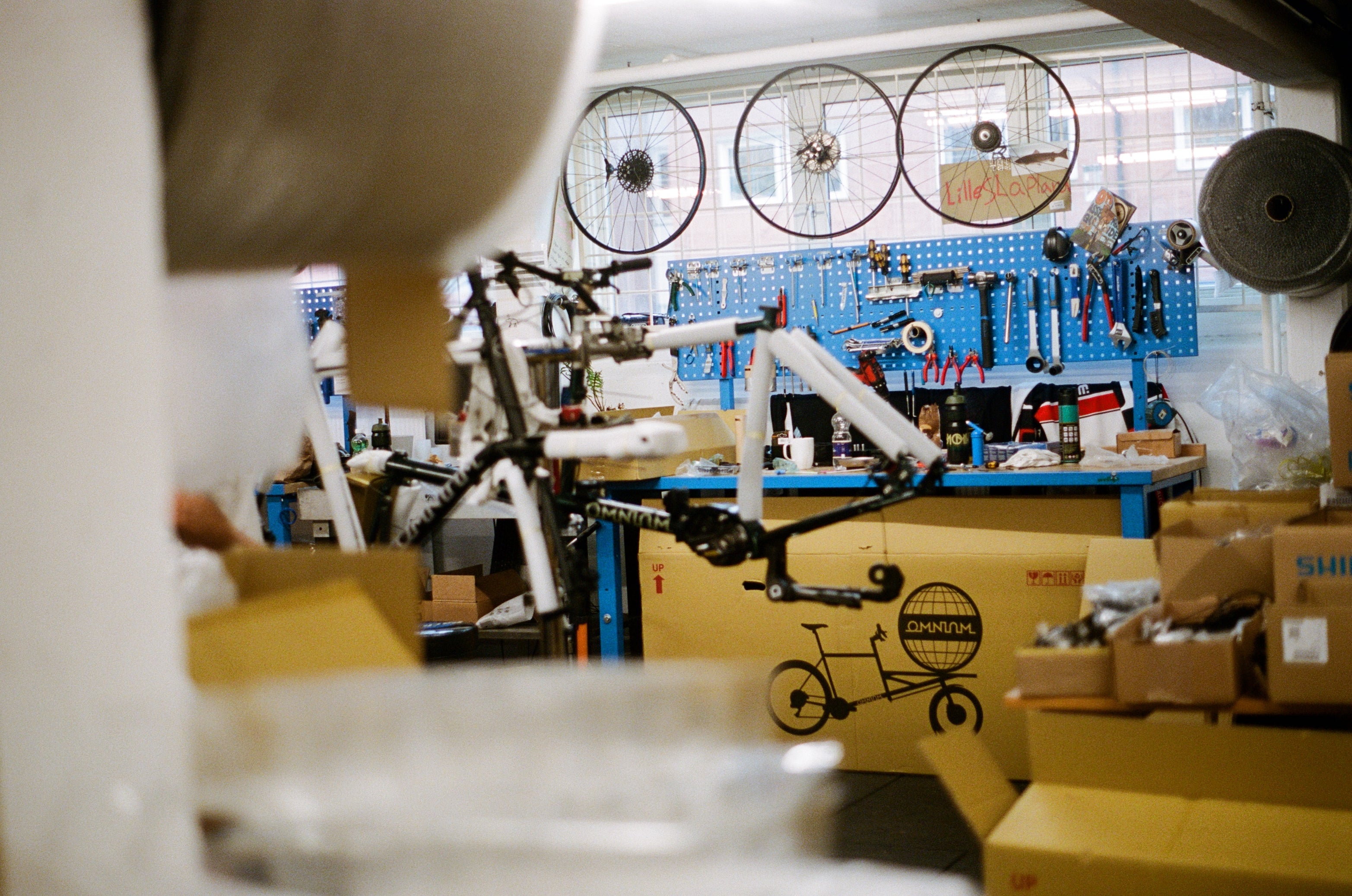 Who is Omnium? – Vinsupernaturel